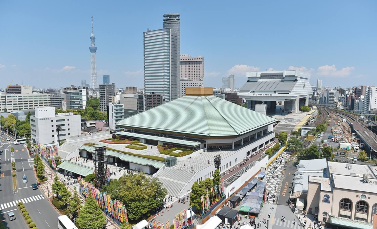 Сүмо бөхийн холбоо Ишикава мужид хандив өргөлөө