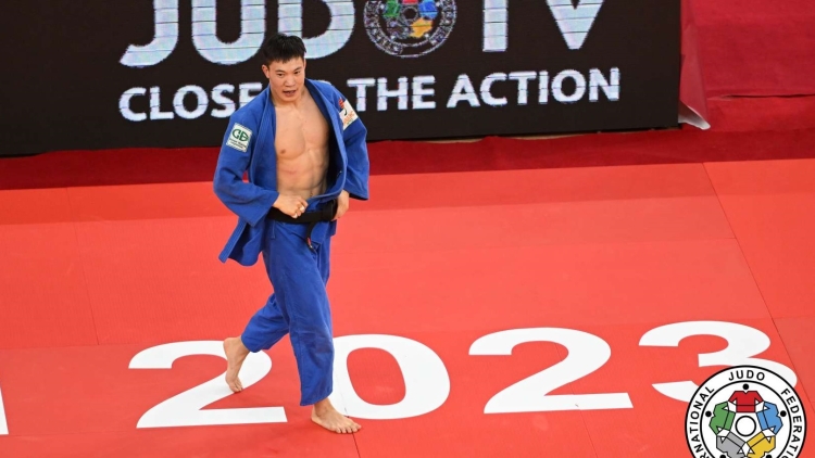 Тбилисийн Их дуулгаас Б Эрдэнэбаяр алт Ё Басхүү Б Гончигсүрэн нар мөнгө Г Наранцэцэг хүрэл