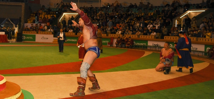 Даян аварга Н Батсуурь хоёр өдрийн барилдаанд дараалан үзүүрлэлээ